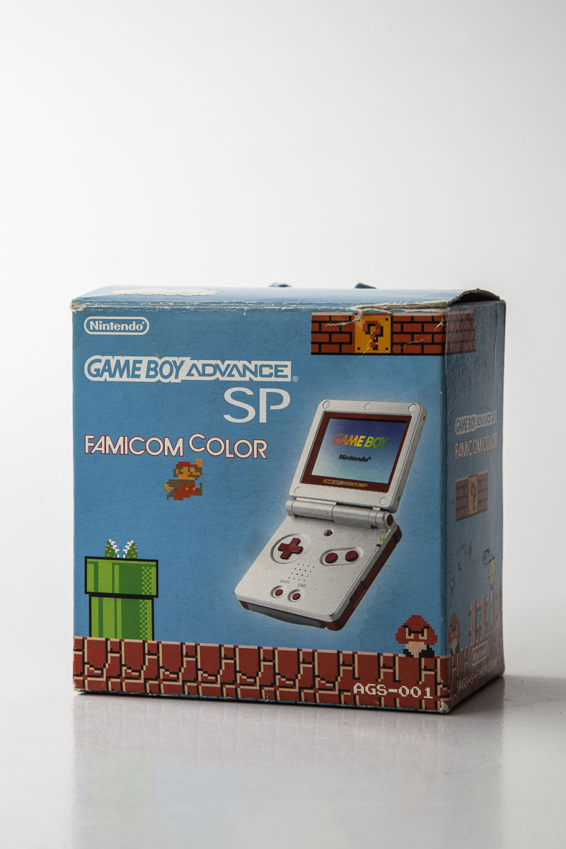 Gameboy Advance SP: Famicom Limited Edition – Nintendopusheren