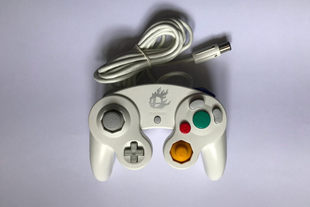 Gamecube: Controller – White Smash Bros – Nintendopusheren